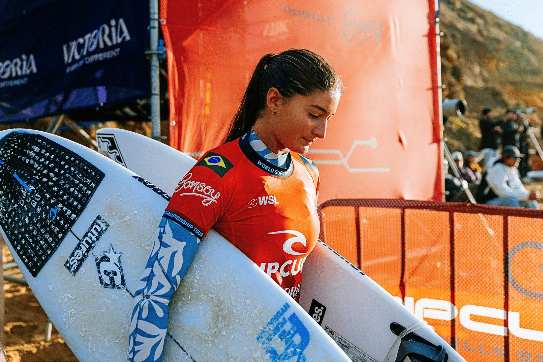 Luana Silva é vice-campeã em Bells Beach e respira no ranking da WSL - Esportelândia