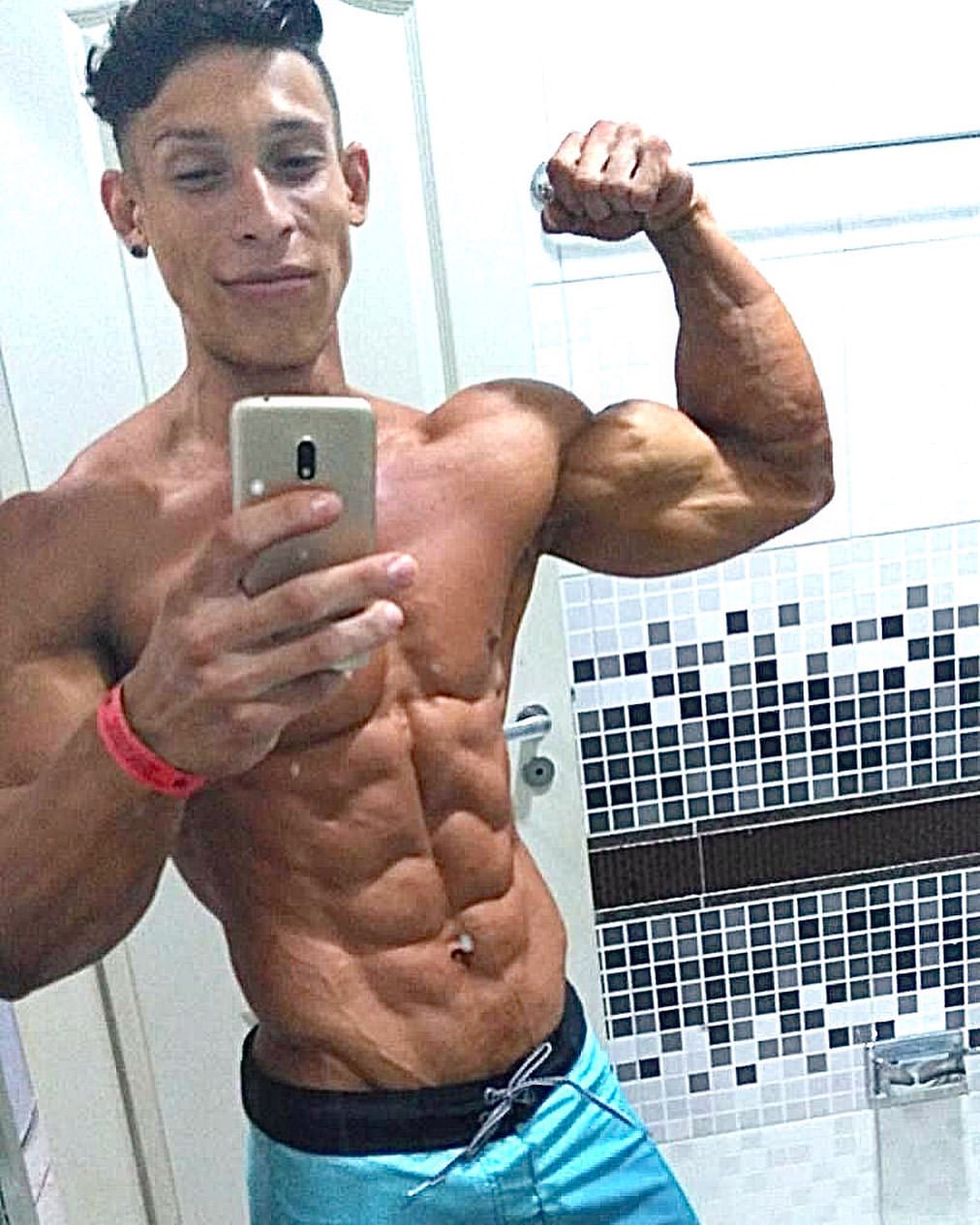 Quem é Ramon Dino? O brasileiro que pode ganhar o Olympia na categoria ...