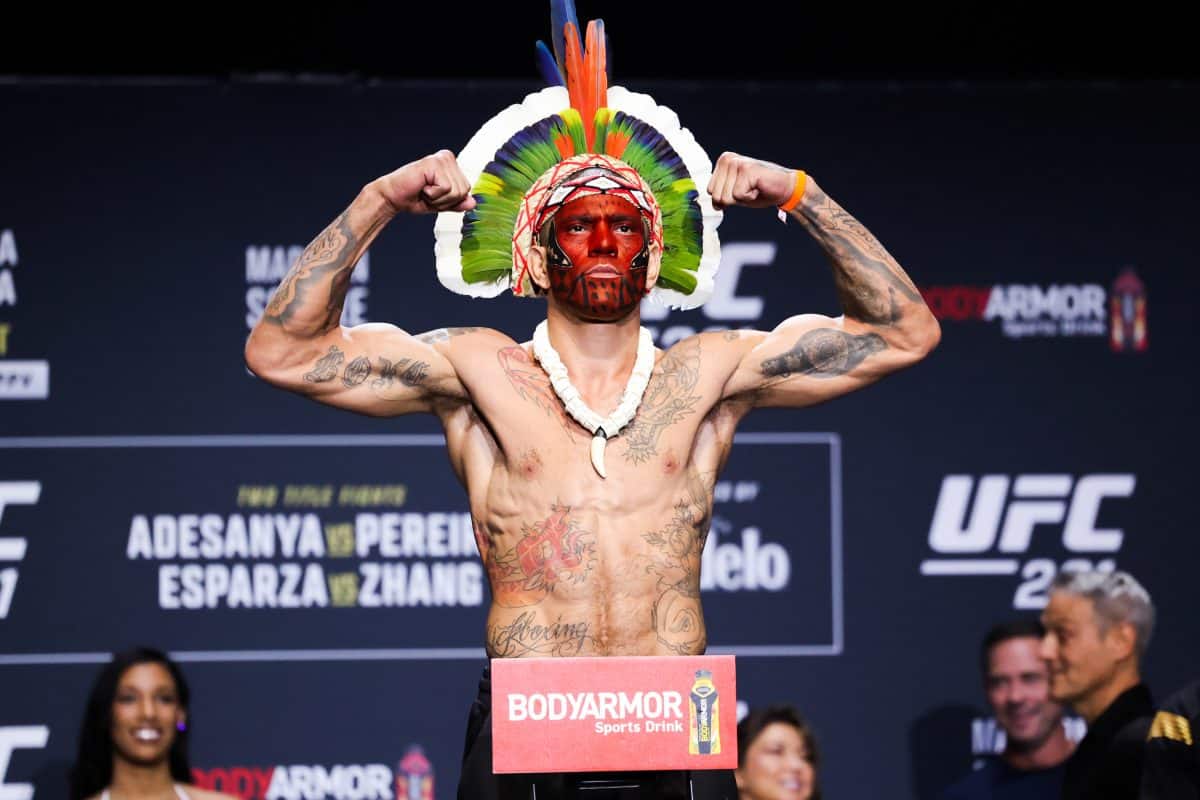 Alex Poatan tem 42 dias para bater recorde histórico do UFC