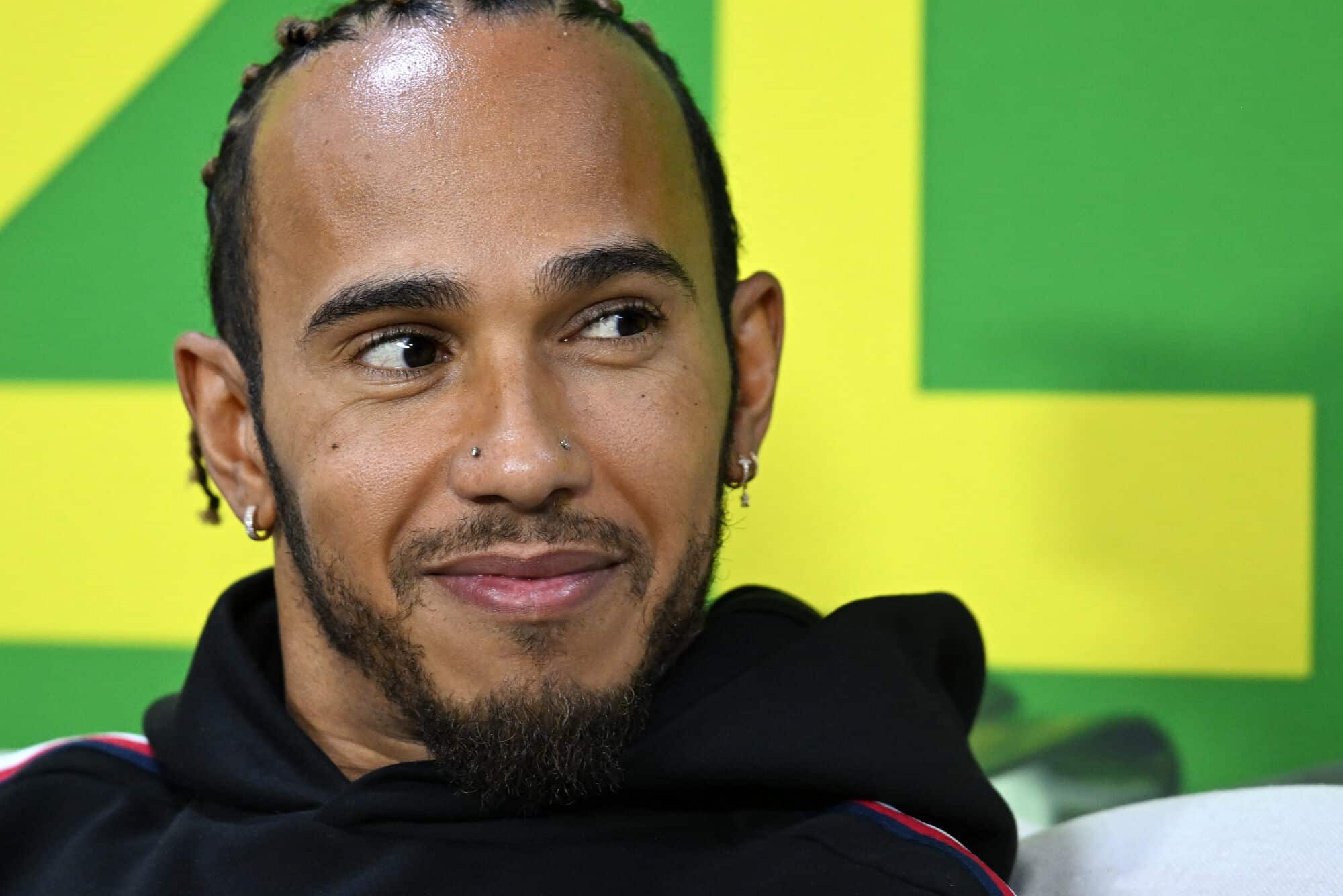 Fãs apontam ROMANCE de Lewis Hamilton com atriz brasileira - Esportelândia