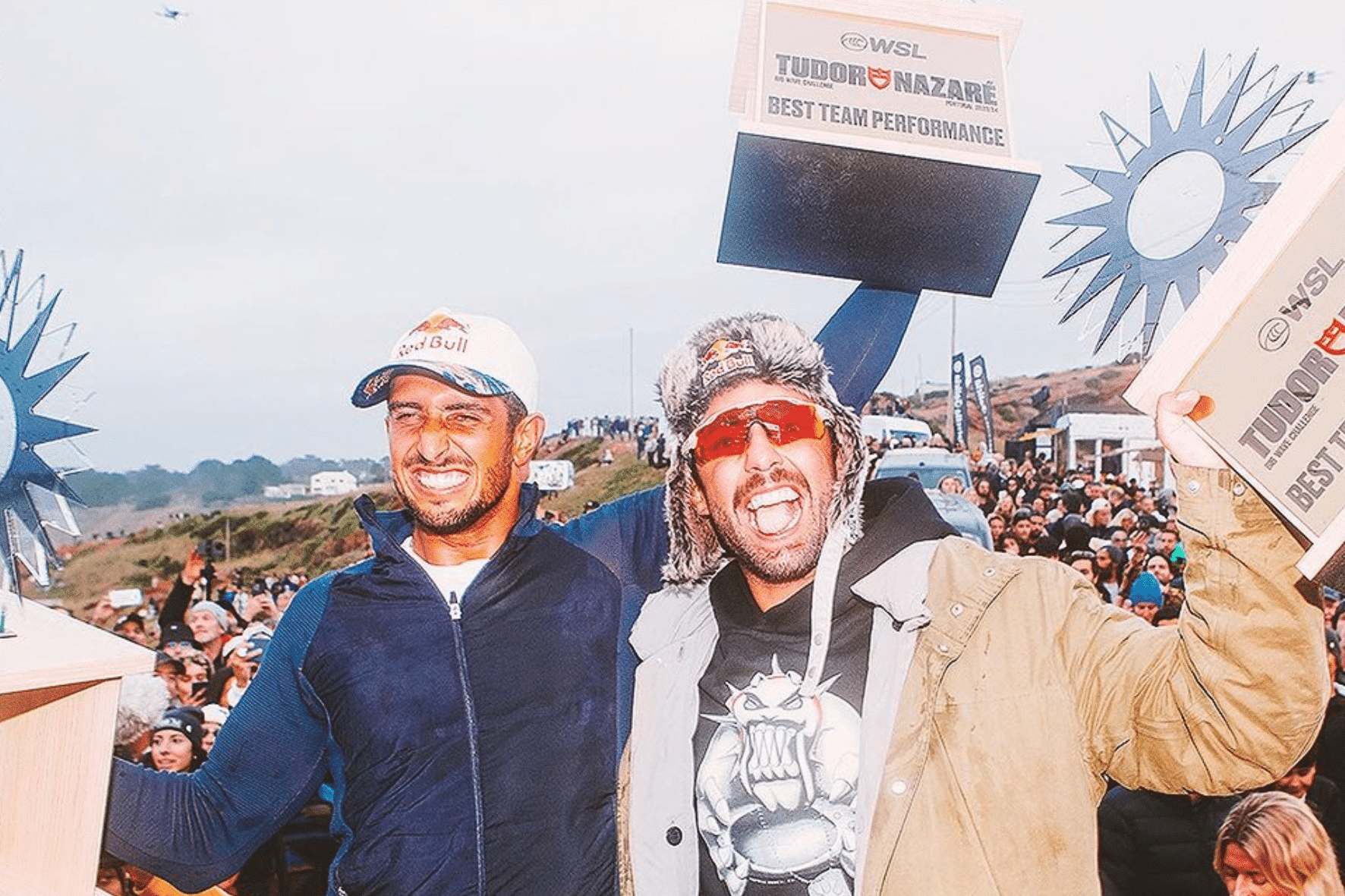 Brasil no topo! Lucas Chumbo e Pedro Scooby pegam ondas gigantes e ...