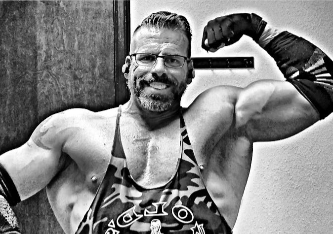 Morre o fisiculturista de cadeira de rodas Chad McCrary - Esportelândia