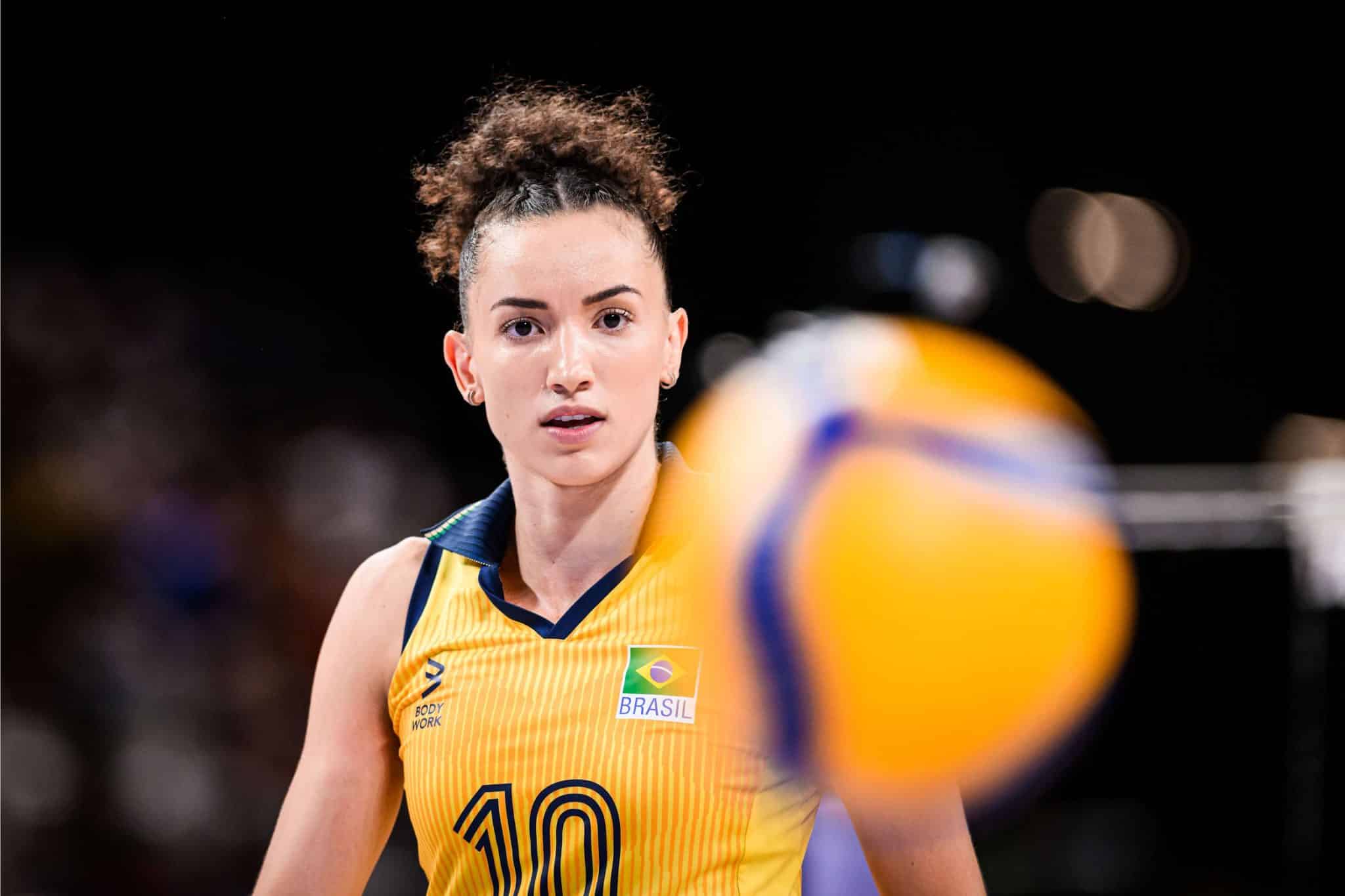 Gabi Guimarães aponta o grande vacilo da Seleção no 3 x 0 contra a Polônia