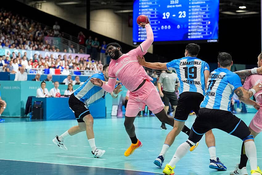 Táticas do handebol: sistemas defensivos e esquemas de ataque